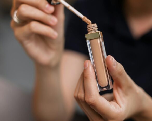 Concealers in Beauty Routines - RandomXplorer